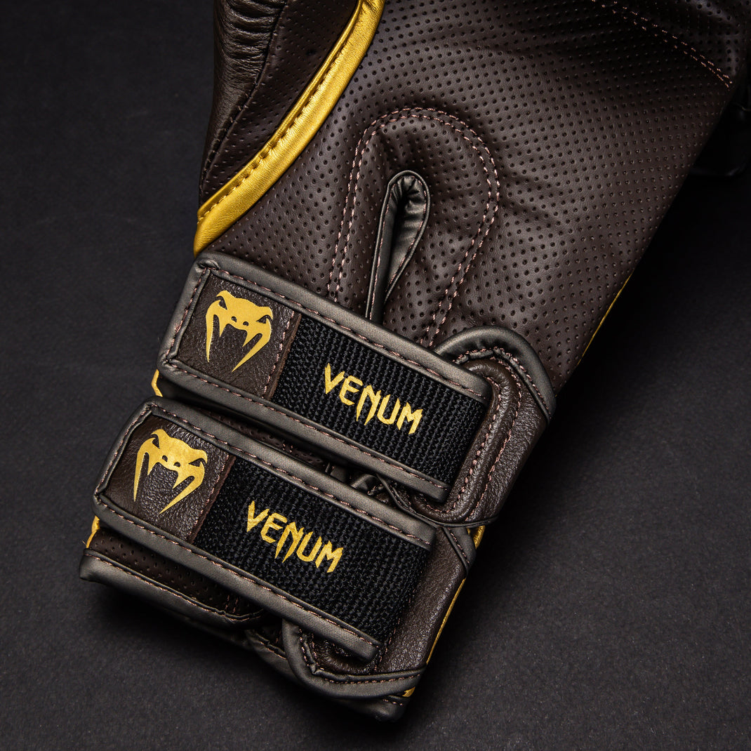 Venum Reverso Boxing Gloves - Black / Black - Venum