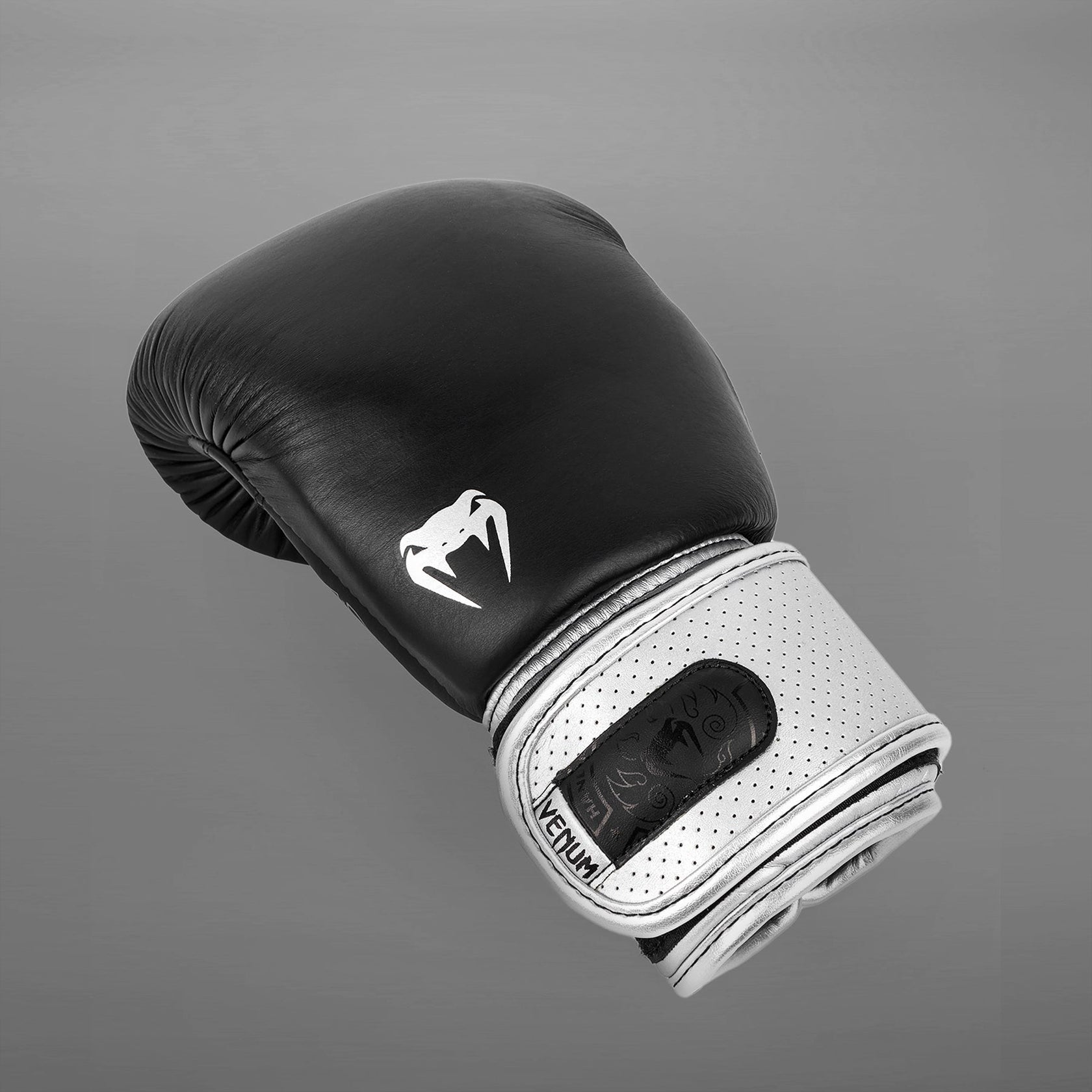 Venum Power 2.0 Boxing Gloves - Black/Silver - Venum